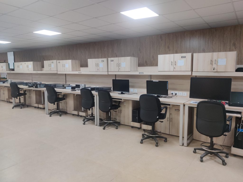 COMMUNICATION LAB - NUST College of Aeronautical Engineering (CAE)